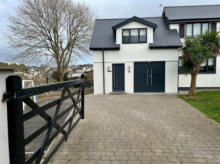 Orchard Lodge-coastal Retreat, Newly Built Hideaway With Village Views And Private Terrace - Bridgend