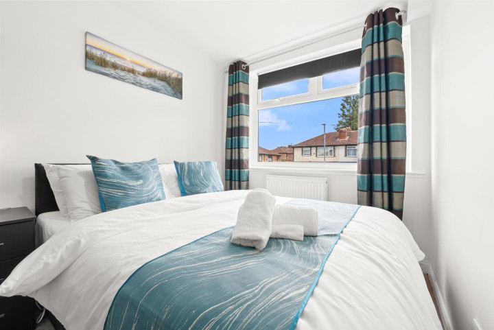 Modern & Spacious 4-bedroom Residence In Crumpsall - Mánchester