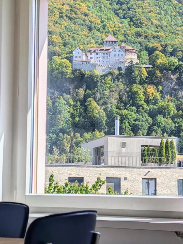 Vaduz Castle View Apartment In City Center With Balcony And Parking - Liechtenstein