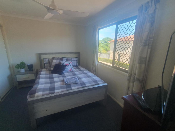 Comfy Private Room & Ensuite, Near Shops & Lake - Cypress Gardens - Brisbane