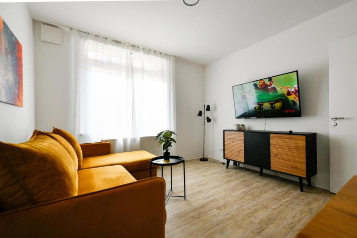 Ferienwohnungen Am Theater - Modern, Zentral Und Ruhig Mit Küche, Waschtrockner, Netflix, Wlan Und Parkplatz- 2 Zimmer, 52 Qm - Germany