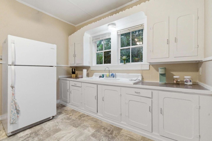 Cozy 1br Cottage W Kitchen & Laundry - Breaux Bridge, LA