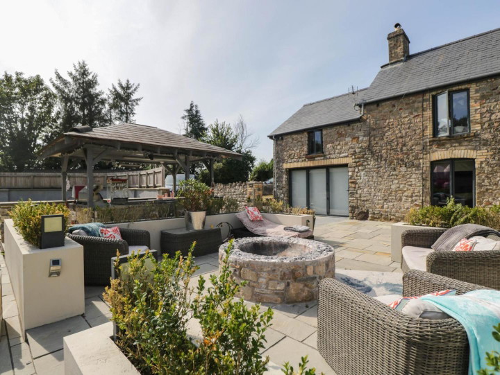 Llanfarach Farmhouse - Barry