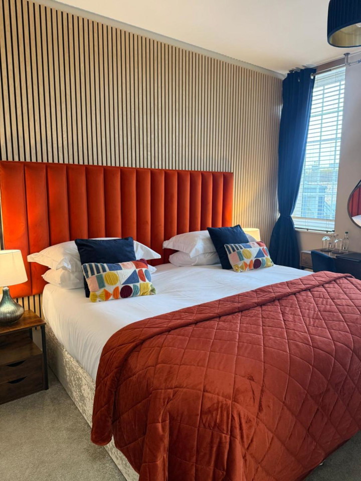 The Courtyard Bar, Kitchen, Rooms - Falkirk