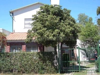 Vivienda En Altos Con Uso Exclusivo De Entrada De Auto Y Parrilla - Miramar