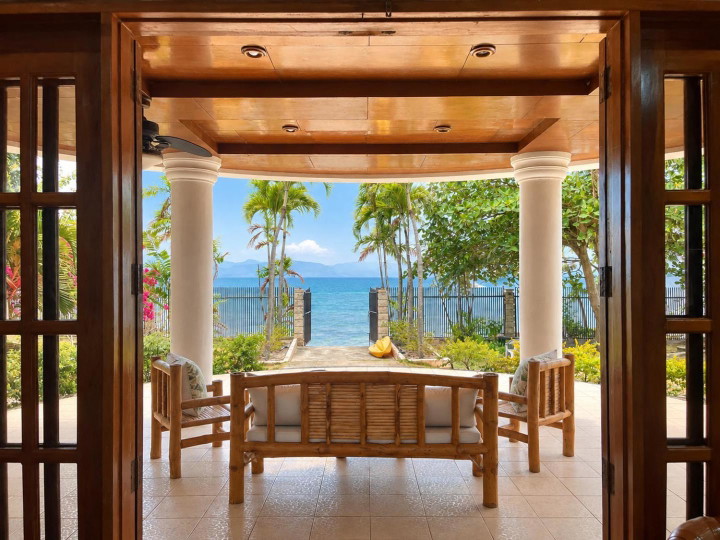 Private Beachfront Accommodation With Ocean View And Direct Reef Access - Moalboal