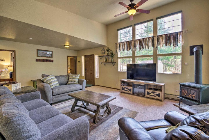 Private Cabin, 5-min Drive To Hot Springs & Golf! - Garden Valley, ID