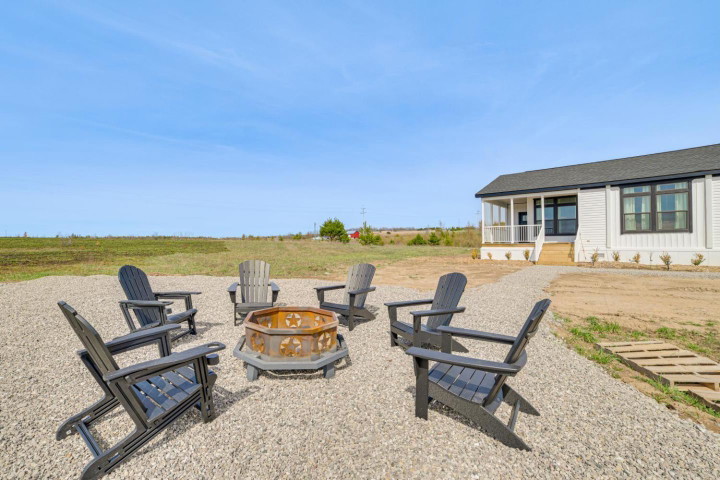 Country Stay Near Dtwn! Modern Petoskey Retreat - Petoskey, MI