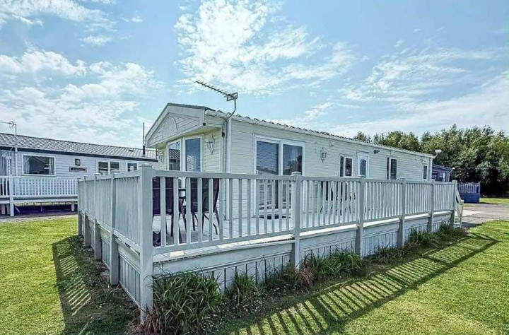 Super 2 Bed 6 Berth Caravan Pets Go Free - Heacham