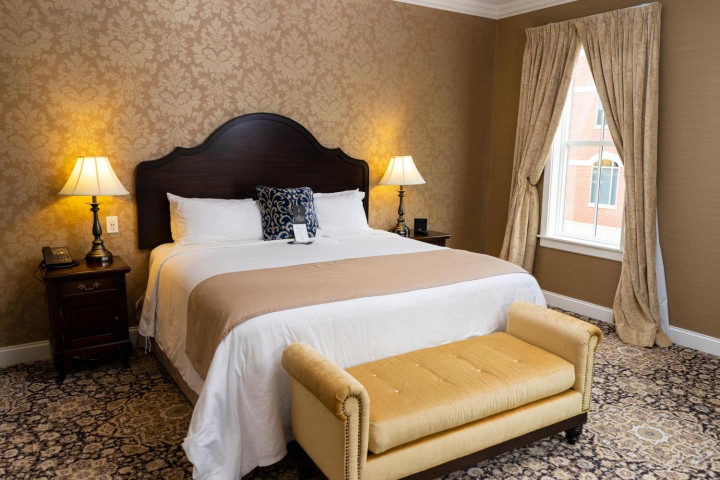 The Mount Vernon Grand Hotel - Mount Vernon, OH