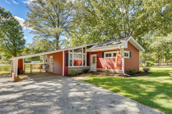 Lakeside Bungalow At Cedar Pines Lake - Lancaster, SC