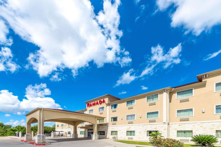 Ramada By Wyndham College Station - College Station, TX