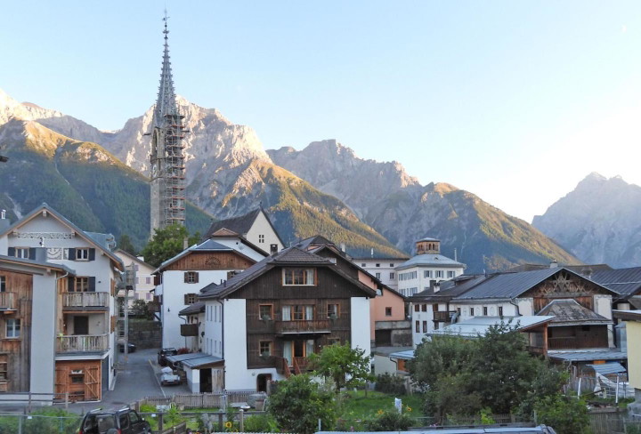 Stilvolle 2,5 Zimmer, Ferienwohnung In Sent - Scuol