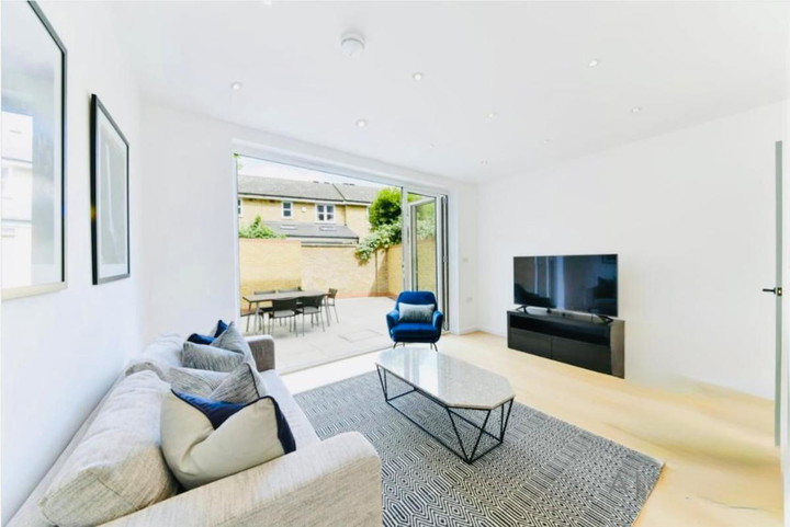 Canary Wharf House With Panoramic Rooftop - London, UK