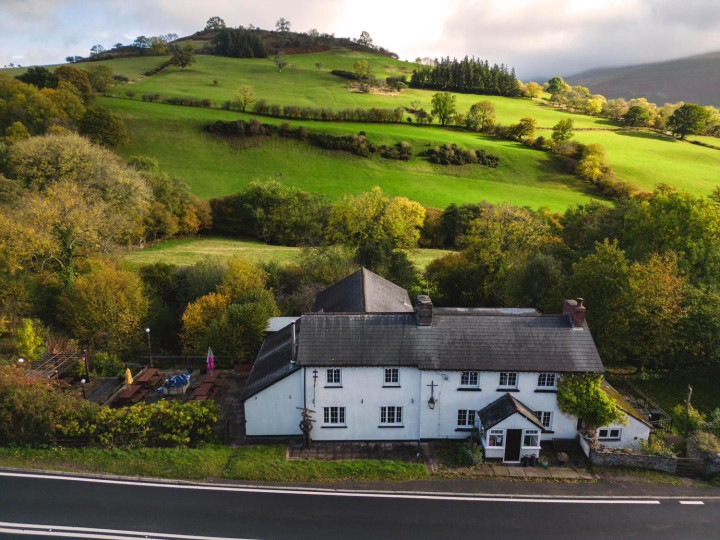 Dinas Castle Inn (The Dragons Back) - Wales
