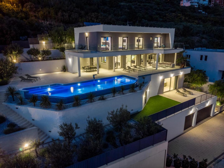 Luxurious Villa Ada; Hot Tub, Sauna, Gym, Pool - Omiš