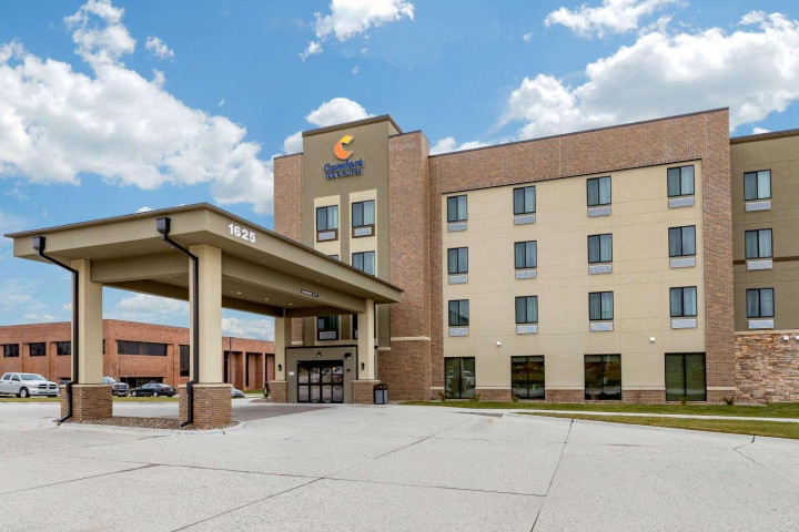 Comfort Inn & Suites West Des Moines - West Des Moines, IA