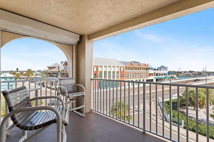 Beachfront Complex - 2b 2b - Beach Place #304 - Madeira Beach, FL