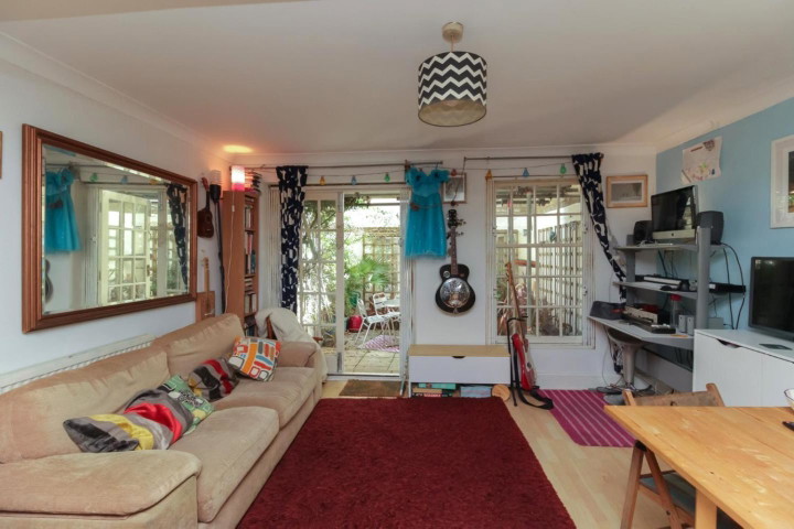 Garden Flat, 2 Mins Walk From Beach - Sussex
