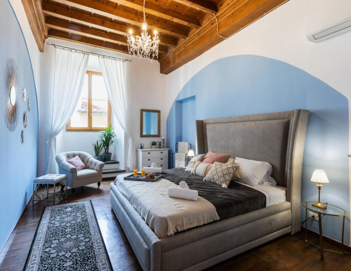 Historic Center Palace - Huge 4 Bedrooms Santa Croce Apartment - By Likehomeflorence - フィレンツェ