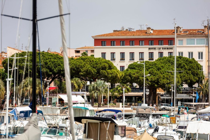 Hôtel Restaurant Le Touring - Fréjus