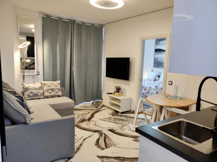 2 Bedrooms Flat + Balcony + Parking At Las Canteras Beach - Spain