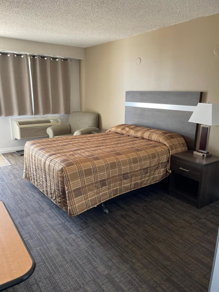 Hilltop Motor Inn - Alberta