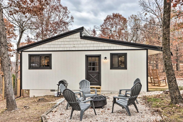 Pet & Family Friendly Cottage Near The Lake! - United States