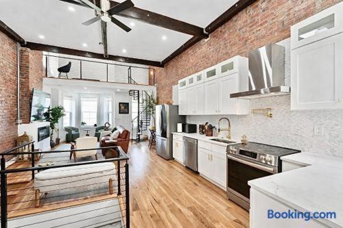 District Gojo A Modern Brick Loft - RFK Stadium - Washington