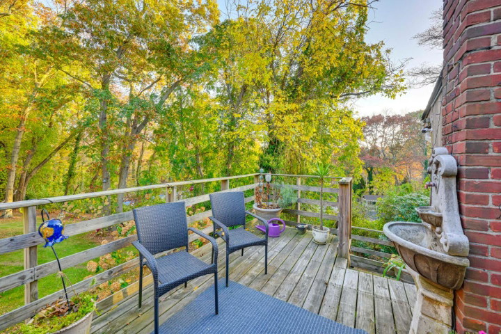 Cozy Dix Hills Apt W/ Deck ~ 7 Mi To Beach! - Deer Park, NY