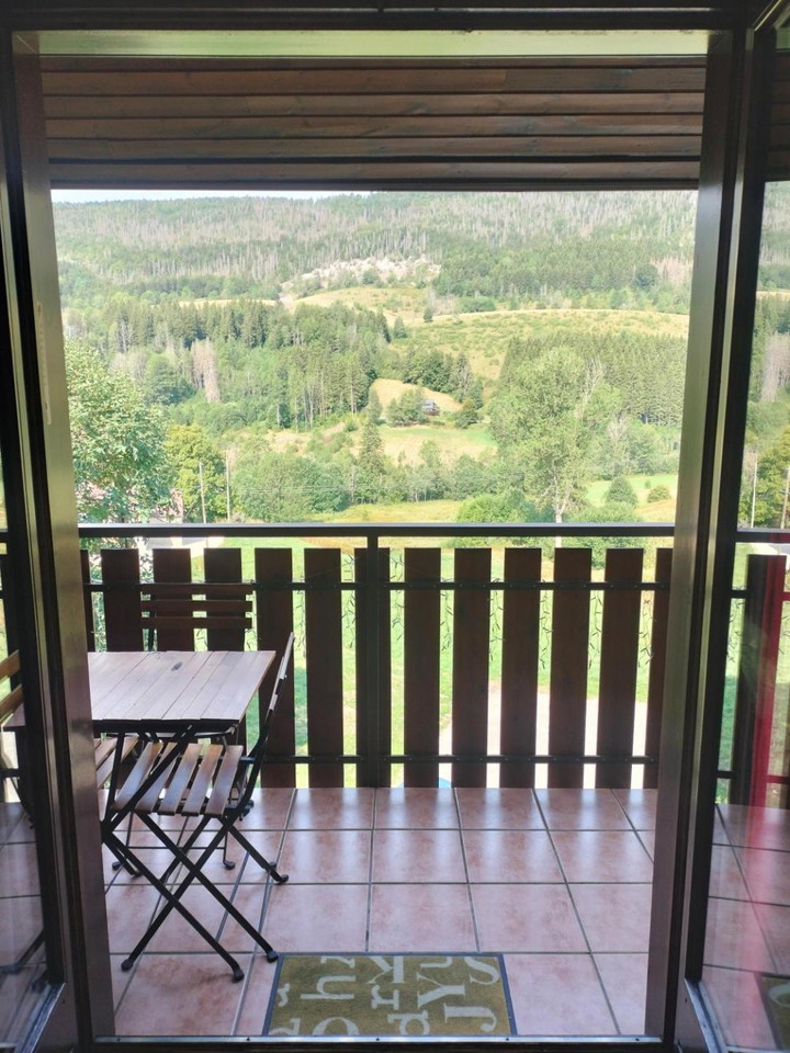 Appartement Dans Le Jura 4 Personnes - Saint-Genis-Pouilly