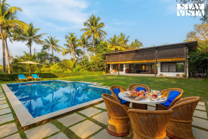 The Courtyard By Stayvista - Private Pool With Rustic Charm, Vibrant Courtyard, Spacious Verandah & Garden - uran