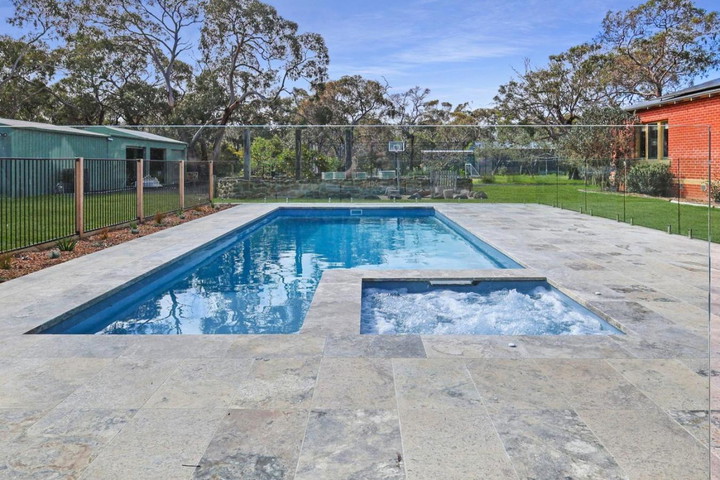 Homestead Pool House Private Cabin W Shared Spa Basketball Court Heated Pool Minutes To Adventure Park And Beaches - Geelong
