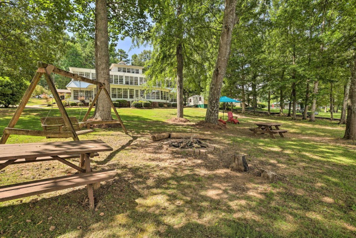 'The B Haus' Lakefront Retreat W/ Boat Ramp! - Talladega, AL