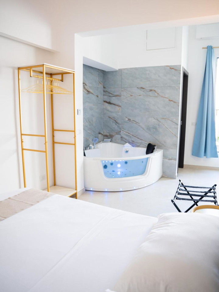 Cenvi Suite - Jacuzzi Rooms - Mola di Bari