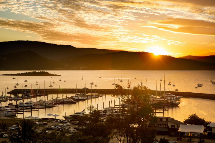 Sunlit Waters Studio Apartments - Airlie Beach