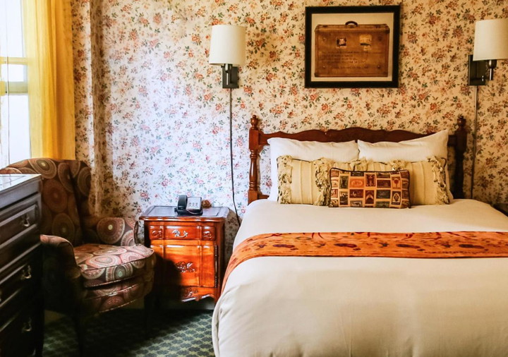 Petite Auberge - Corte Madera, CA