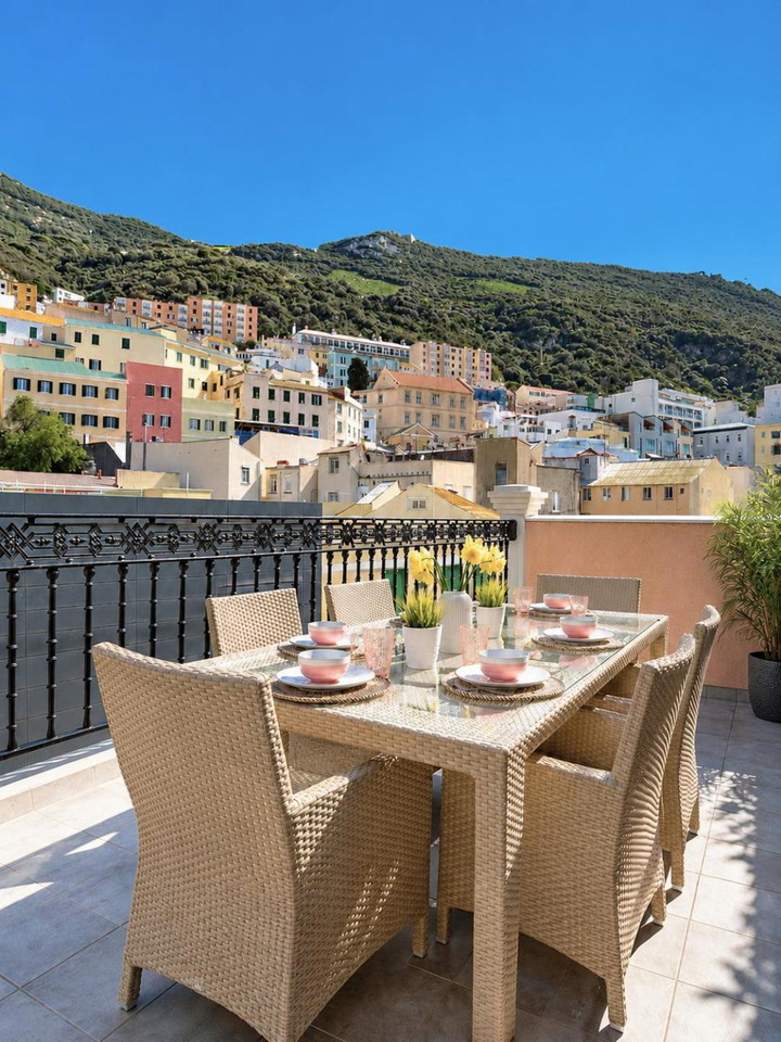 Grand Central House - Luxe Penthouse Studio - Gibraltarstay Apartments - Gibraltar