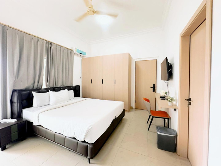 Golden Crystal Hotel In East Legon - Accra