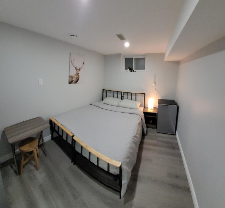 Guest House Basement - Master Bedrooms In Bayview Village - Toronto