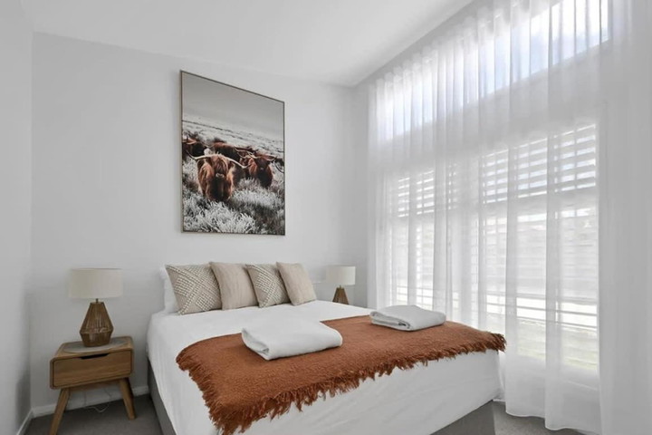 The Elm Apartments - The Cowhide Room - Orange