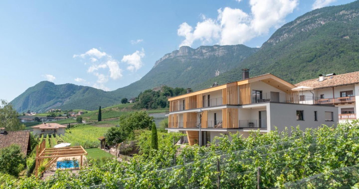 Villa Montis Exclusive Holiday Apartments In Eppan With Spectacular Views Of Dolomites And Bolzano Area - Bozen