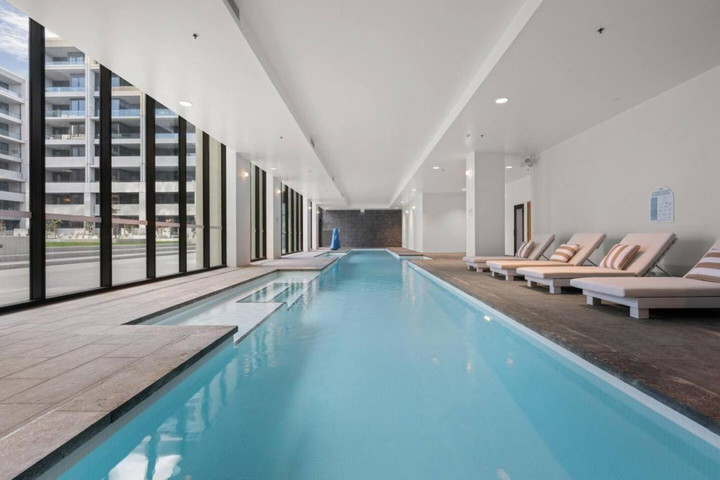 Luxurious 2br In Sought-after "Eastbourne" Complex - Canberra
