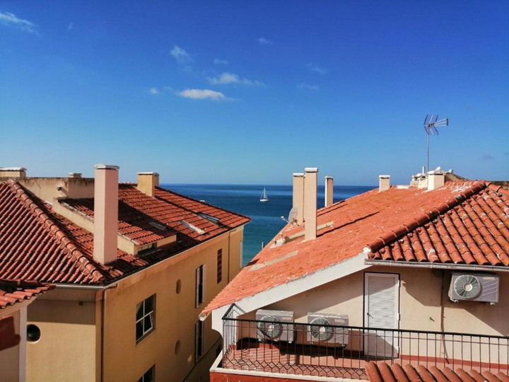 Old Town Apt With Ocean Views - Sesimbra