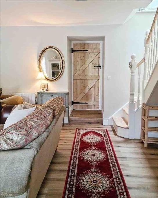 Stunning Riverside Cottage In Central Location - Irland