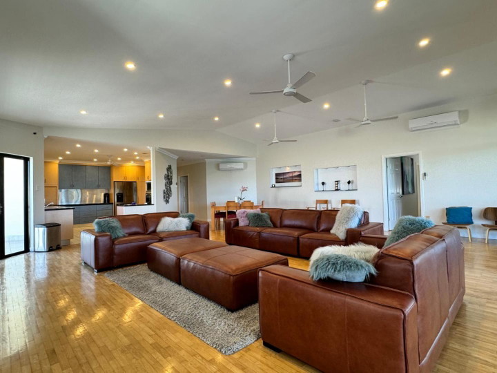 Townsville Beachfront Apartment On The Strand - 2 - Townsville