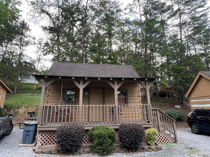 Homey Cabin With Mountain Views - Pigeon Forge, TN