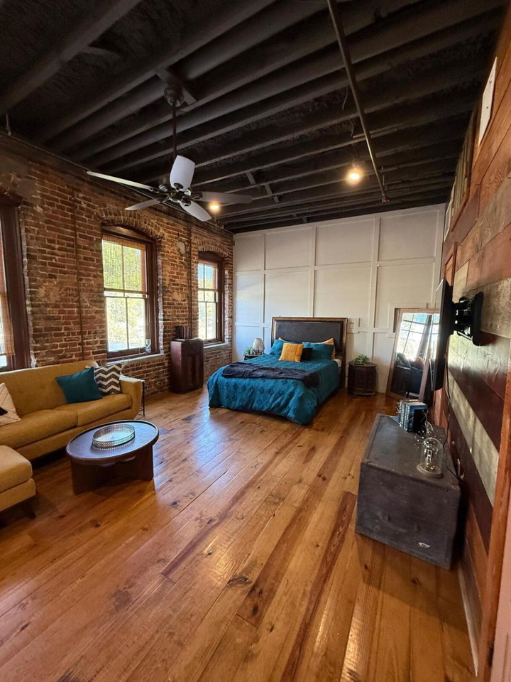Exposed Elegance - Alabama