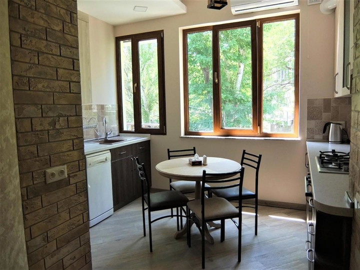 Apartment In City Center With A Small Balcony - Yerevan
