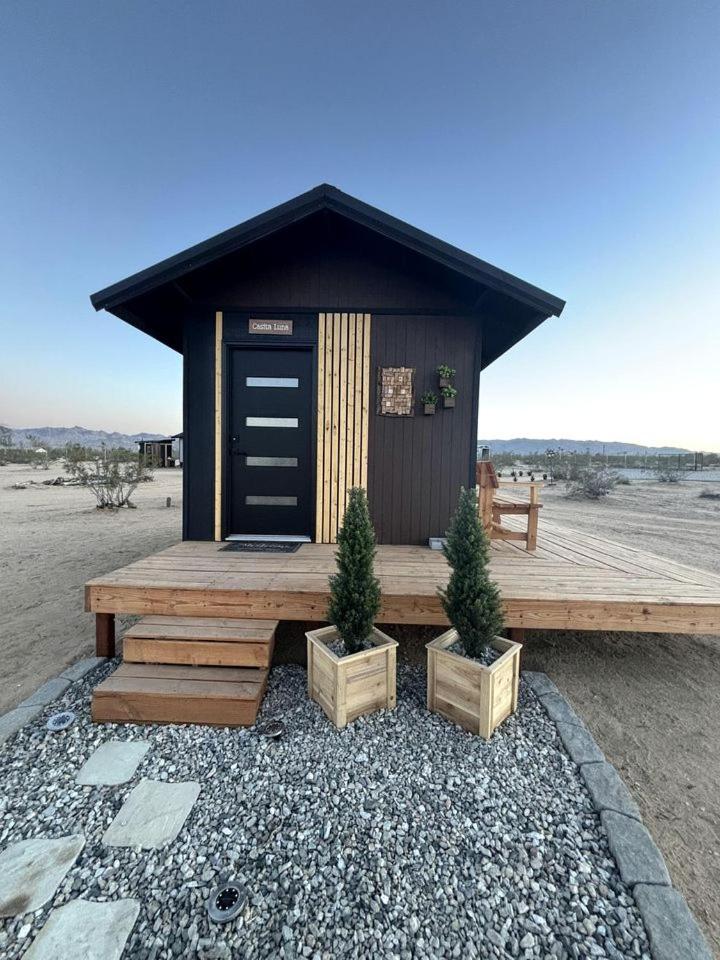 Delightful Cozy Cabin For A Serene Couples Retreat In Joshua Tree, California - 